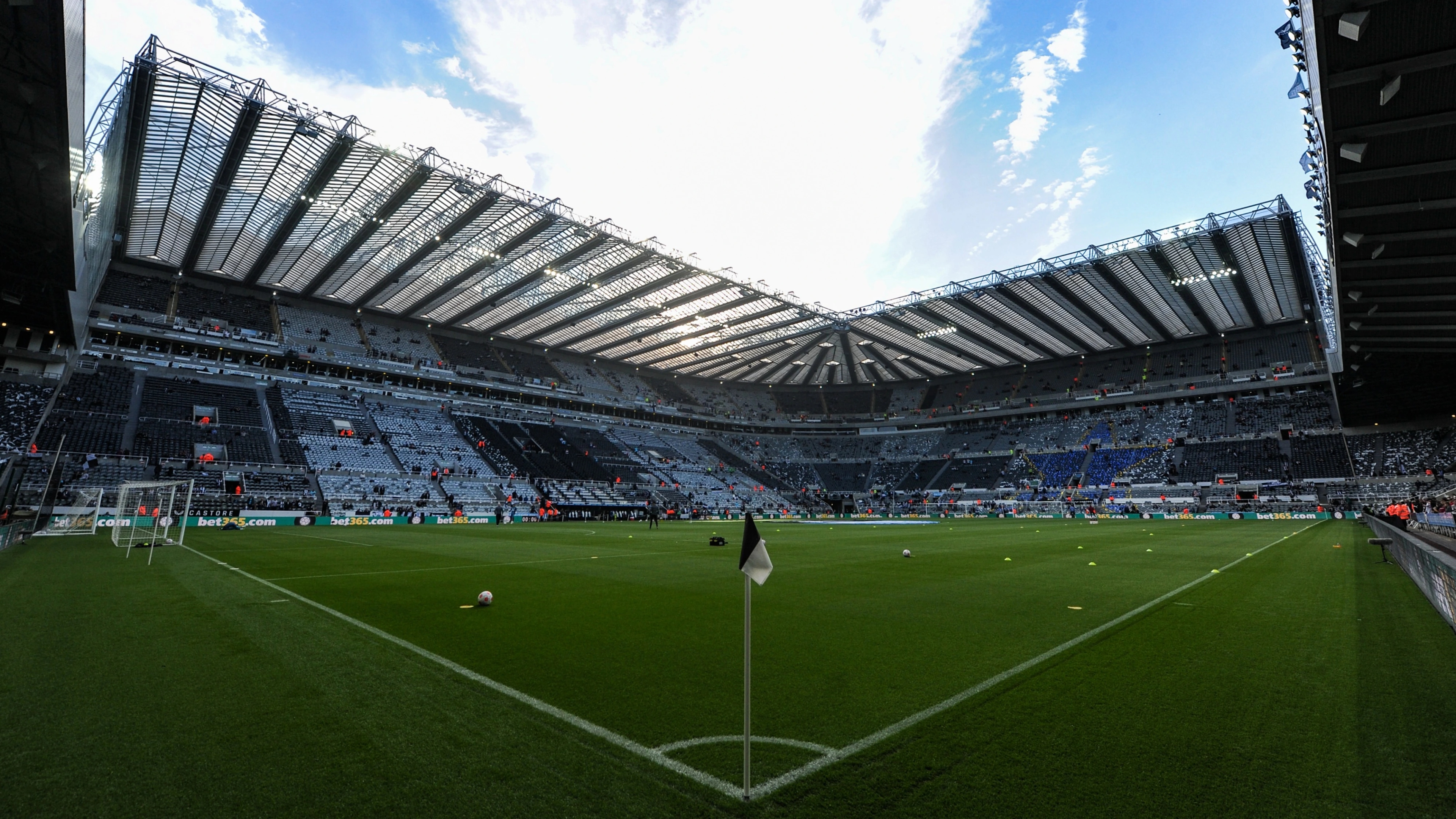 Newcastle United vs Manchester City Tickets - EFL Cup